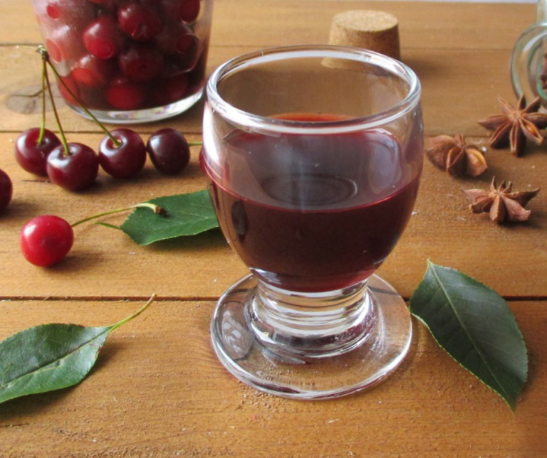 Ratafia liqueur from Abruzzo - Recipe